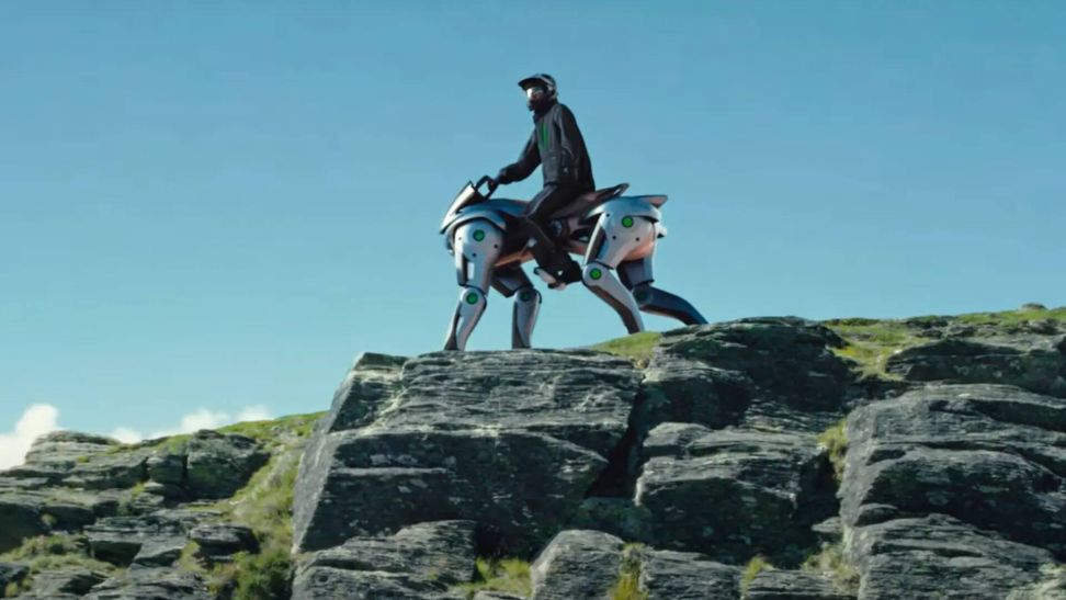 La moto del futuro de Kawasaki cambia las ruedas por patas y se mueve ...